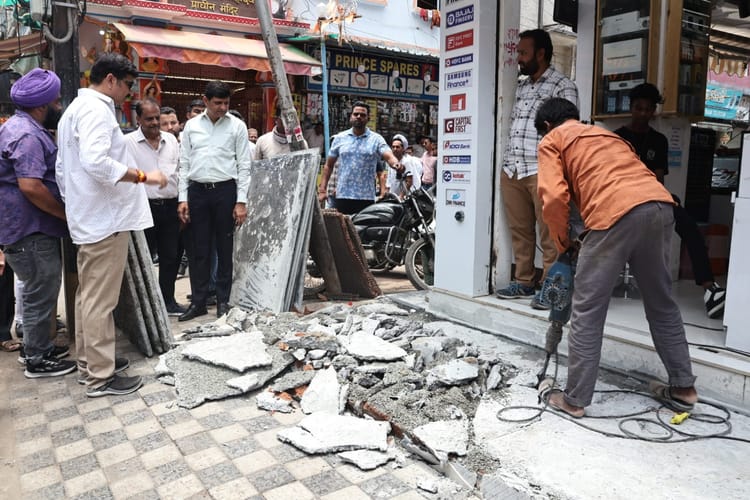 Indore: Encroachments From Footpaths Removed In Presence Of Mayor On ...
