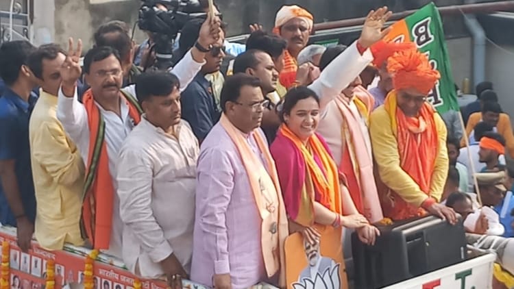 Lok Sabha Election 2024 Aparna Yadav Road Show For Dinesh Lal Yadav Nirahua In Azamgarh - Amar ...