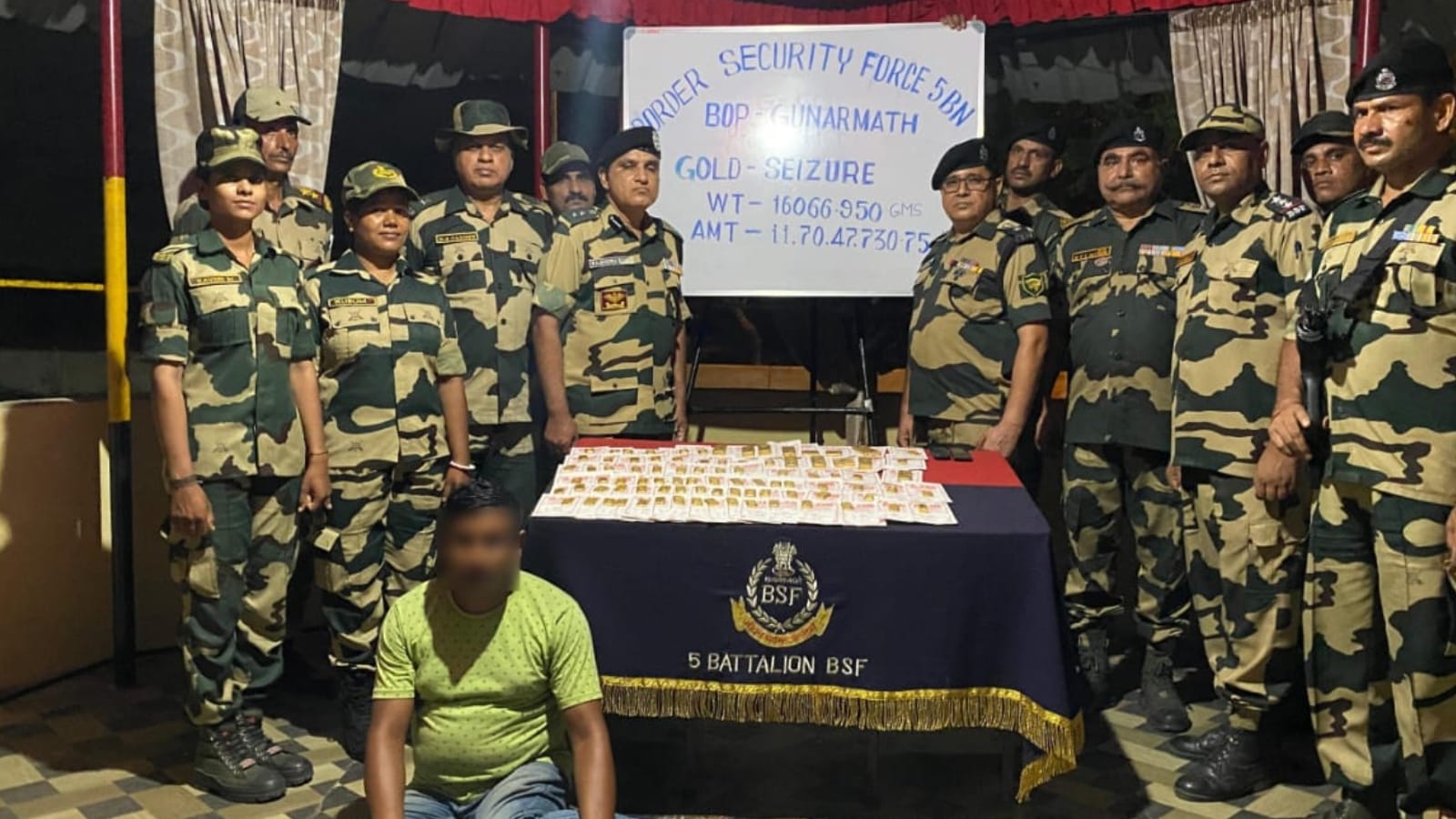 Bsf Caught Smuggler Near India-bangladesh Border Gold Worth Rs 12 Crore ...