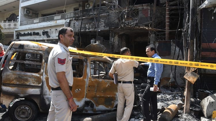 900 Hospitals In Delhi Do Not Have Fire Noc, Investigation Revealed After Baby Care Fire - Amar ...