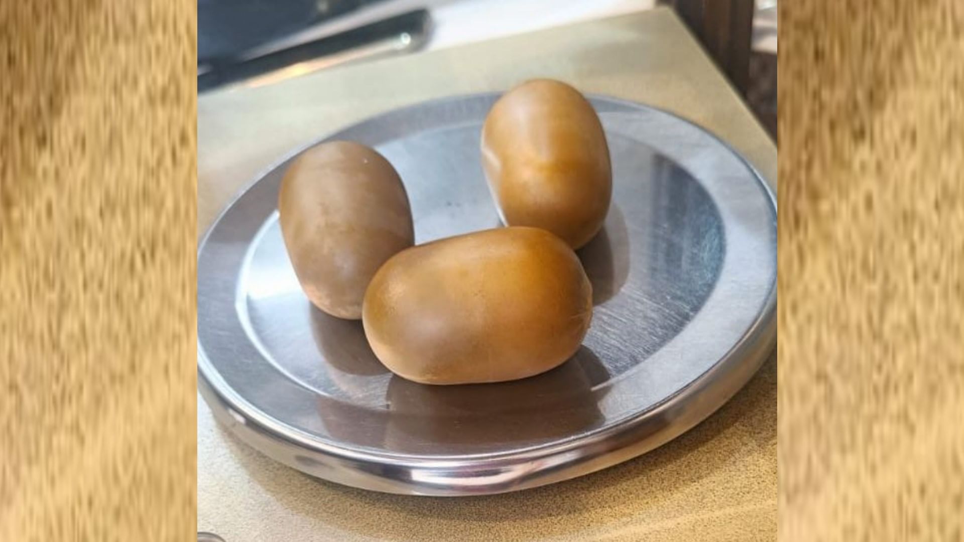 Lucknow: A Traveller Get Caught Gold Worth 48 Lakh On Amausi Airport ...