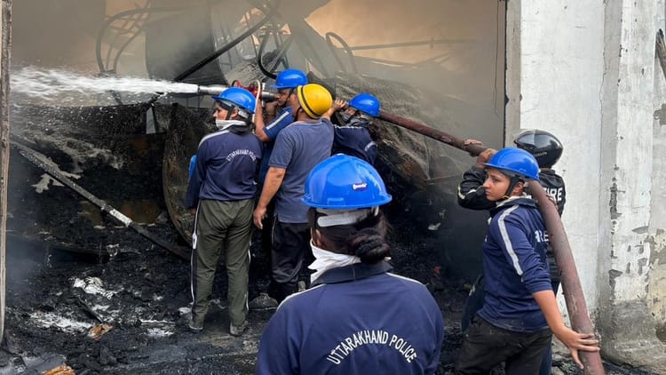 A Massive Fire Broke Out In A Company Warehouse In Rudrapur - Amar ...