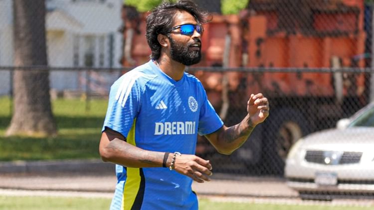 Indian All Rounder Hardik Pandya Hug Assistant Caoch Abhishek Nayar ...