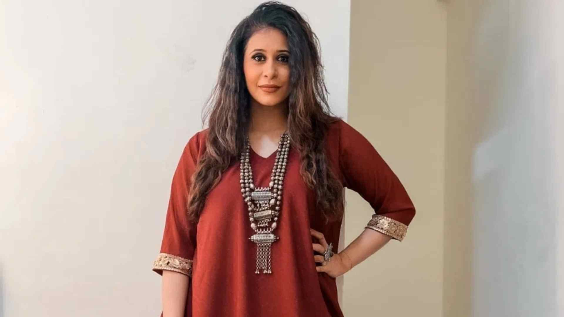 Actress Fall In Love With On Screen Son Kishwer Merchant Eva Grover ...