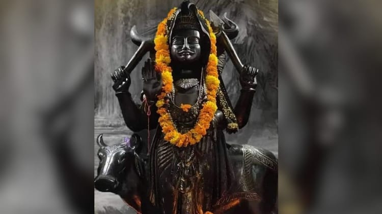 Surya Grahan On 29 March Rashi Parivartan Zodiac Sign Need To Stay ...