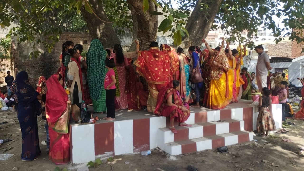 Vat Savitri Vrat 2025 Significance Know Why Married Women Worship ...