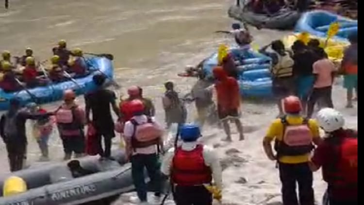 Rishikesh :राफ्टिंग गाइड और पर्यटकों के बीच फिर हुई मारपीट, सोशल मीडिया ...