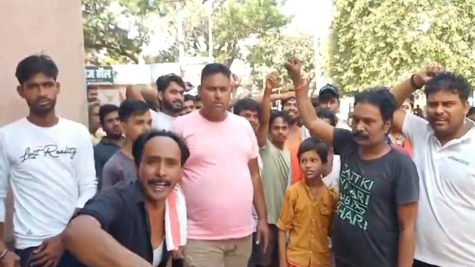 Bihar News:रोहतास में बिजली आपूर्ति में कटौती से शहरवासी परेशान ...
