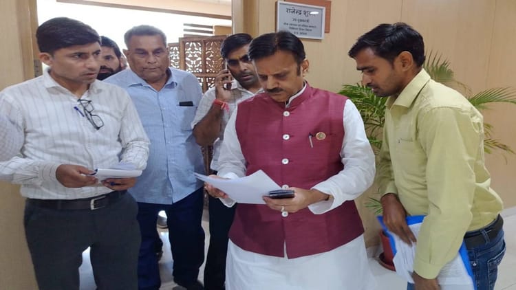 Mp News:हिंदी में मेडिकल परीक्षा देने पर फीस में 50% छूट, मध्य प्रदेश बना देश का पहला राज्य - Mp ...