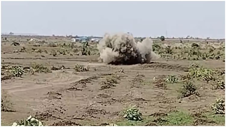Sagar News: Army's Live Bomb Found In Samnapur Bomb Disposal Squad ...