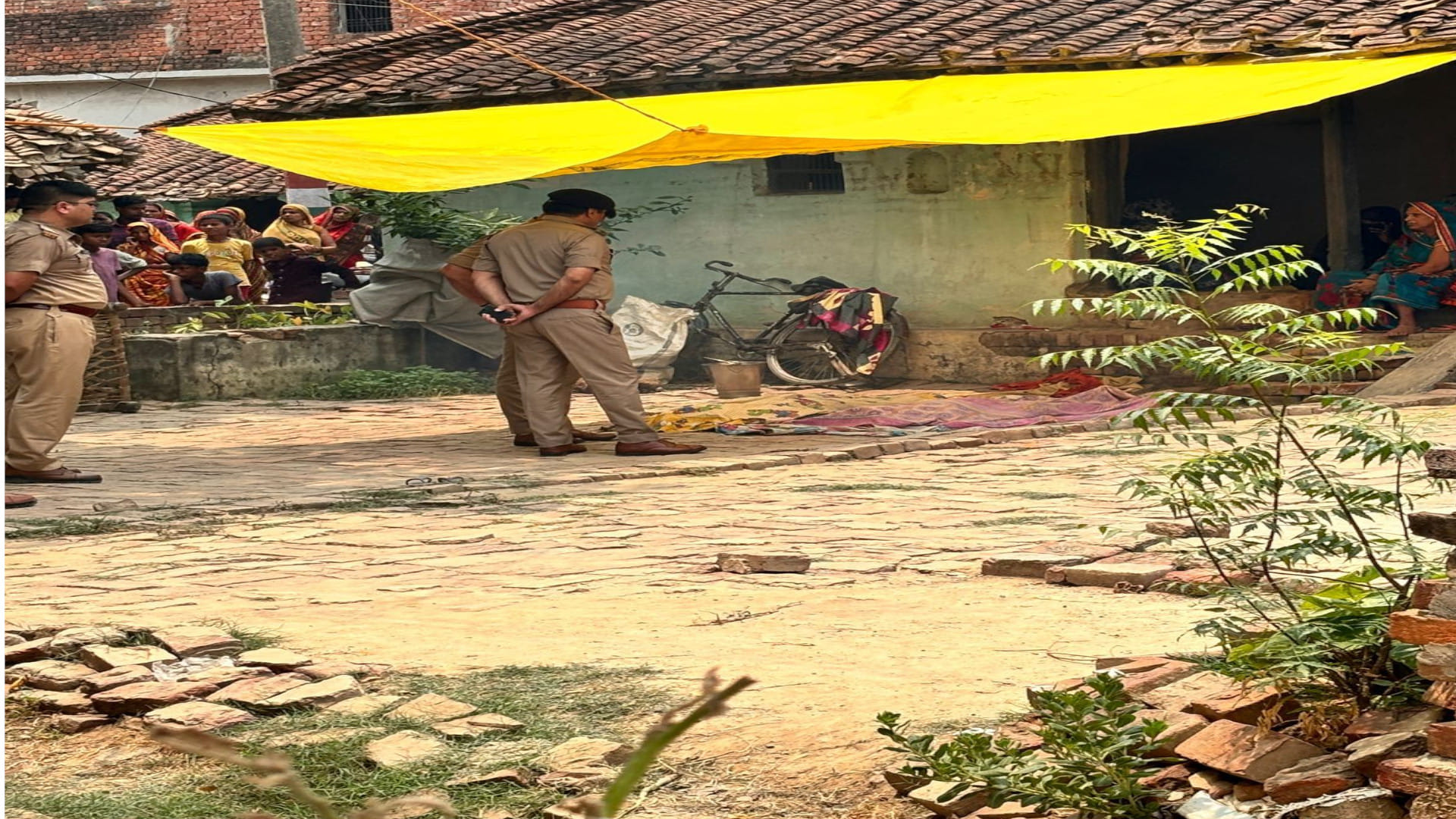 2 Sisters Died In Baidoli Babu Village In Bansgaon Police Station Area ...