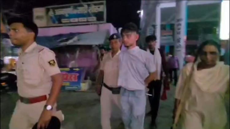Bihar News:बाइक चोरी के आरोप में भीड़ ने युवक को जमकर पीटा, हाथ-पैर ...