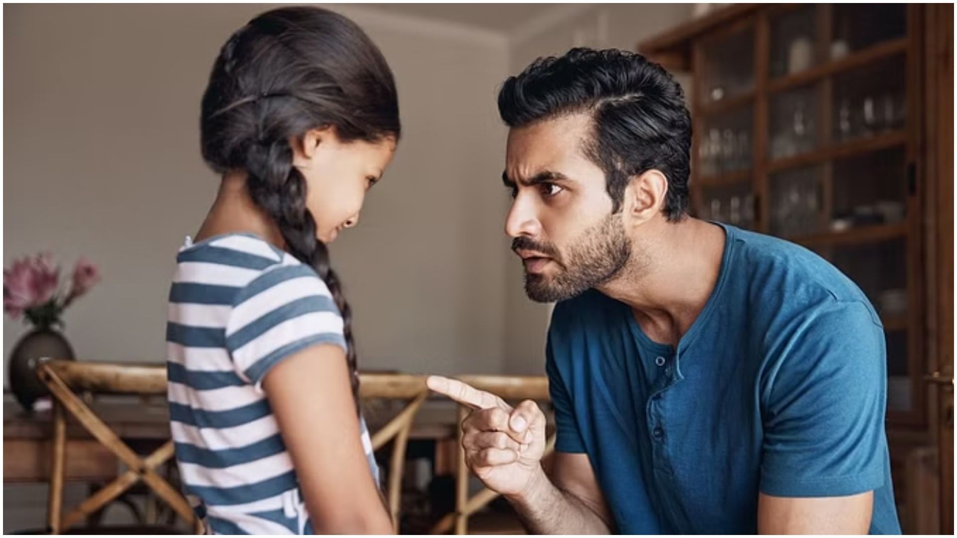 Parenting Tips:कहीं आपकी सख्ती का बच्चों पर पड़ तो नहीं रहा बुरा असर ...