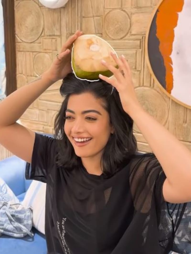 सिर पर नारियल पानी रखकर रश्मिका मंदाना ने किया जमाल कुडू पर डांस