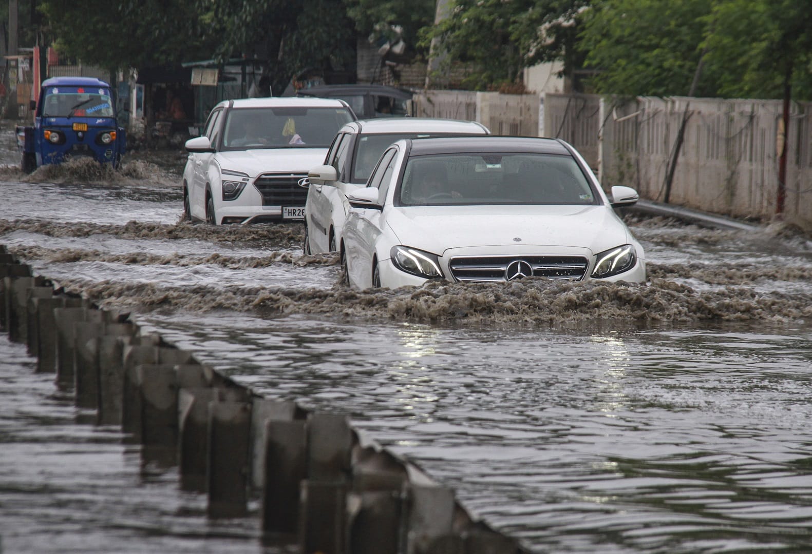 Driving In Flooded Areas How To Drive A Car Through Flood Water - Amar ...