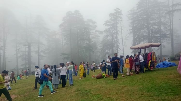 Patnitop Weather :पर्यटन स्थल पटनीटॉप में मानसून सीजन की पहली धुंध ...