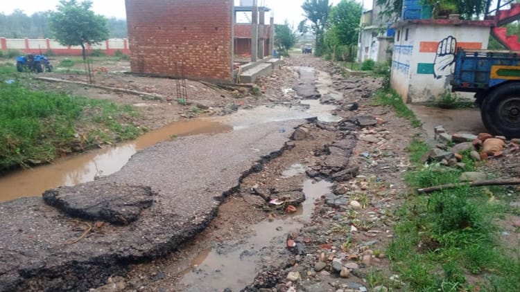 Water Entered Shops And Houses In Batail Bazar Of Mandi-hamirpur Border ...