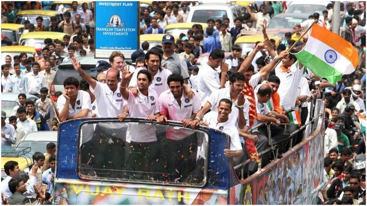 Team India: Dhoni Team India Victory Parade In 2007, 1000 Fans Gathered ...