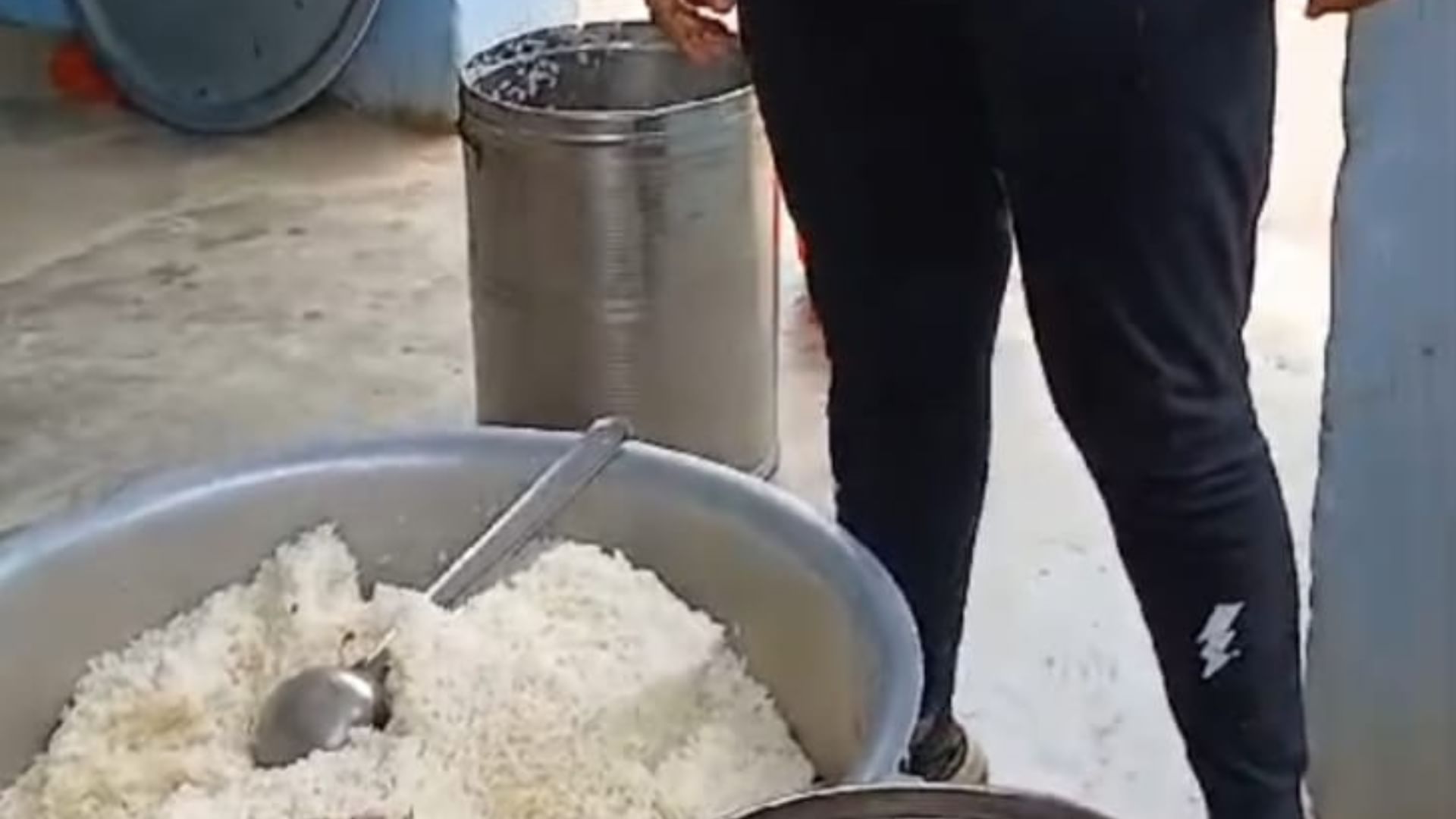 Bihar News : Dead Frog Found In Mdm In Khagaria School, Hm Accused Ngo Of Negligence, Bihar ...