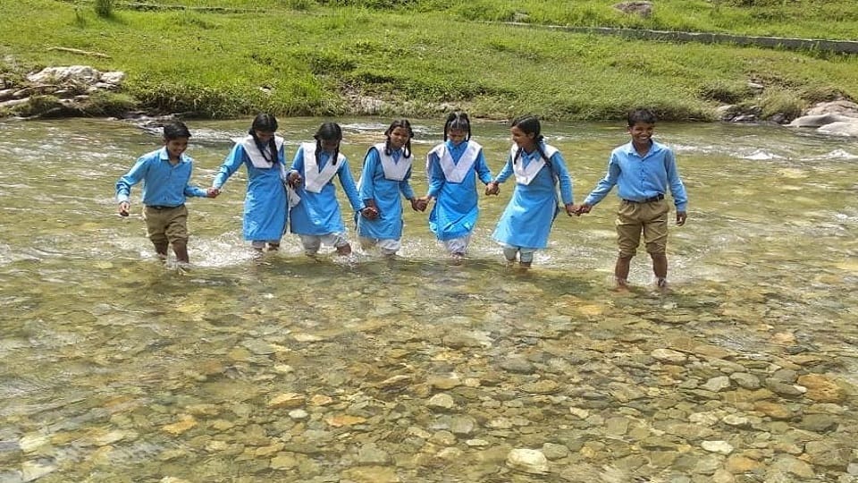 School Children Crossing The River Risking Their Lives In Almora - Amar ...