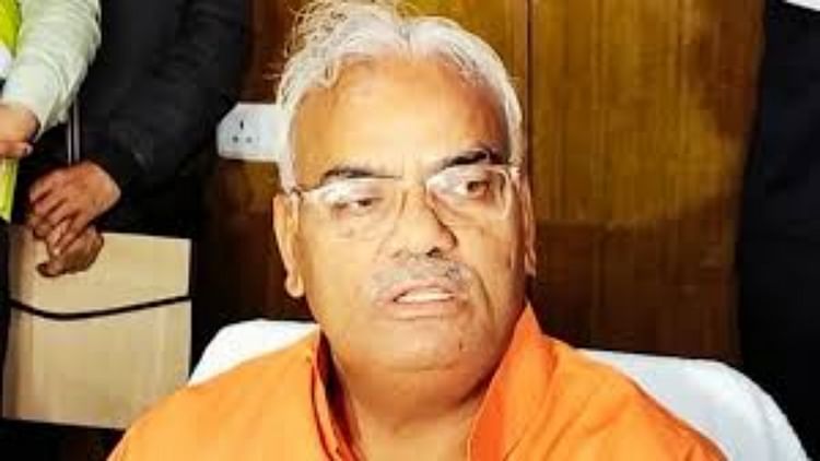 Rajasthan News Education Minister Madan Dilawar Attacked By Bees