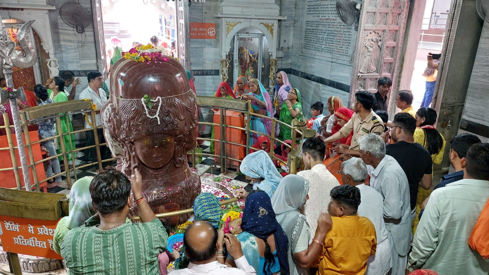 Mandsaur: Crowd Of Devotees Gathered In Pashupatinath Temple, Worshiped ...
