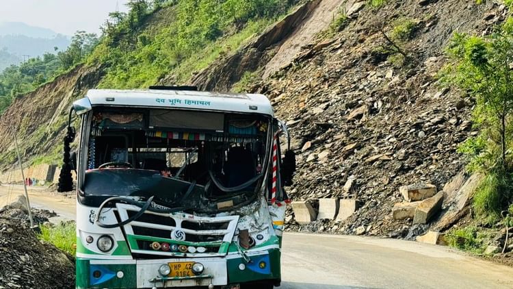 A Rock Fell On A Moving Hrtc Bus Near Nau Mile On The Chandigarh-manali ...