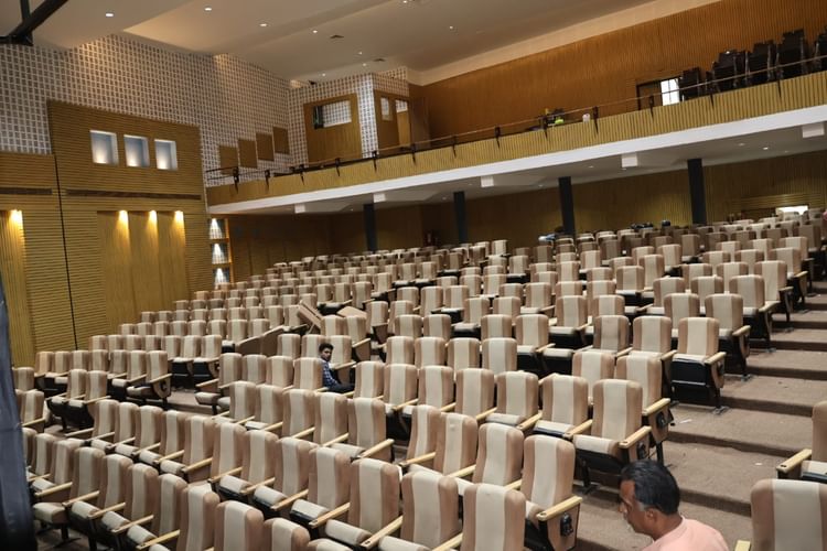 Indore:तीन साल बाद फिर उठेगा इंदौर के आनंद मोहन माथुुर सभागृह का पर्दा ...