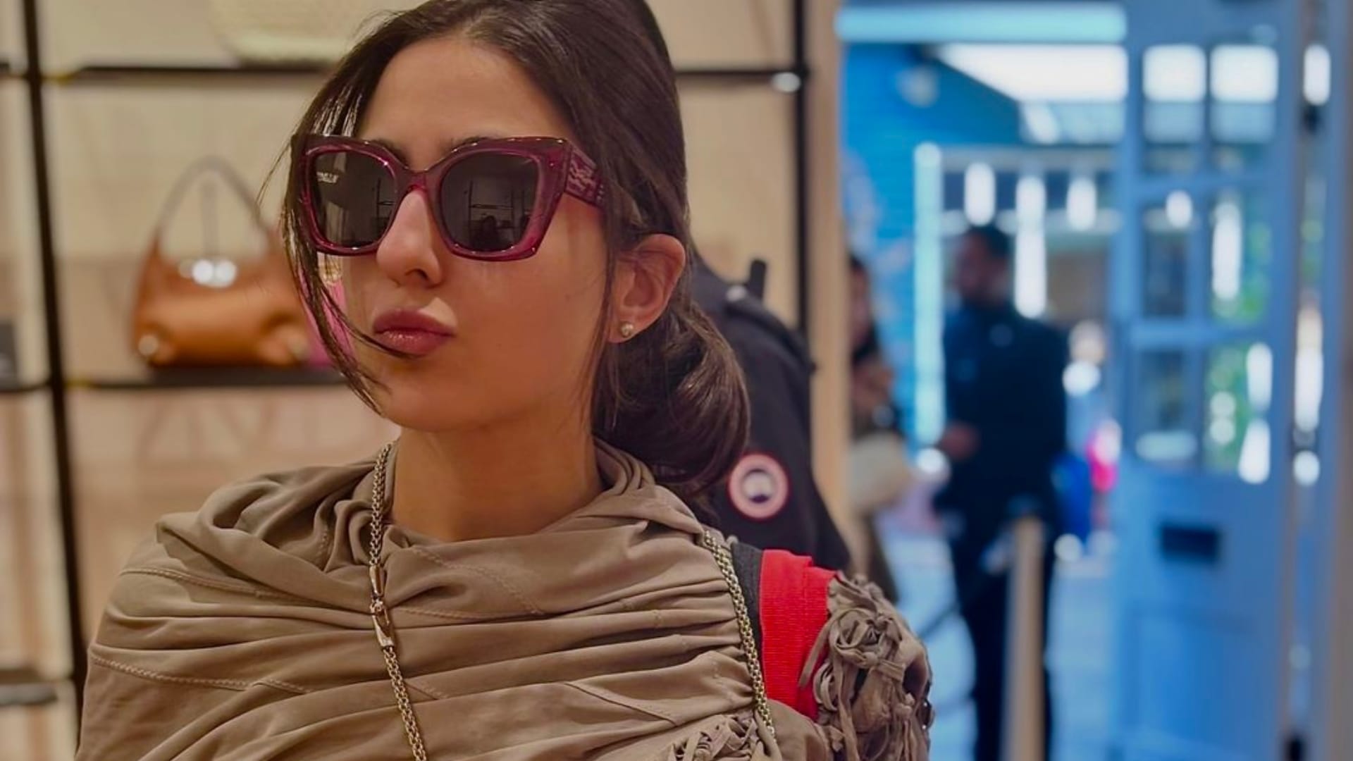 Sara Ali Khan Gets Angry On Air Hostess Spills Juice On Her Dress ...
