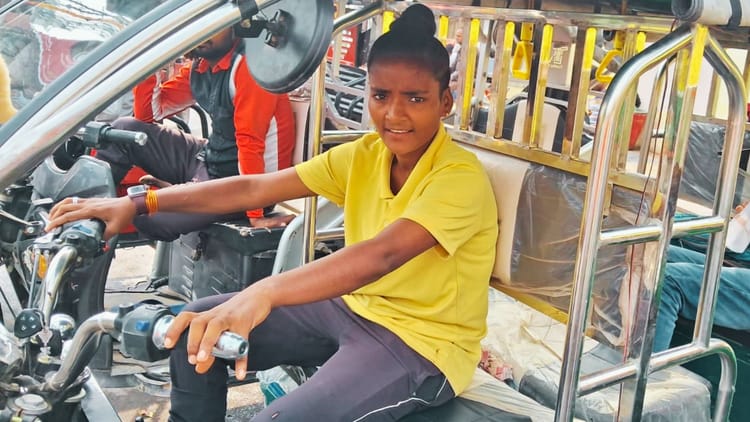 Story Of Football Player Suman Patel Who Won 9 Medals In 3 Years And ...