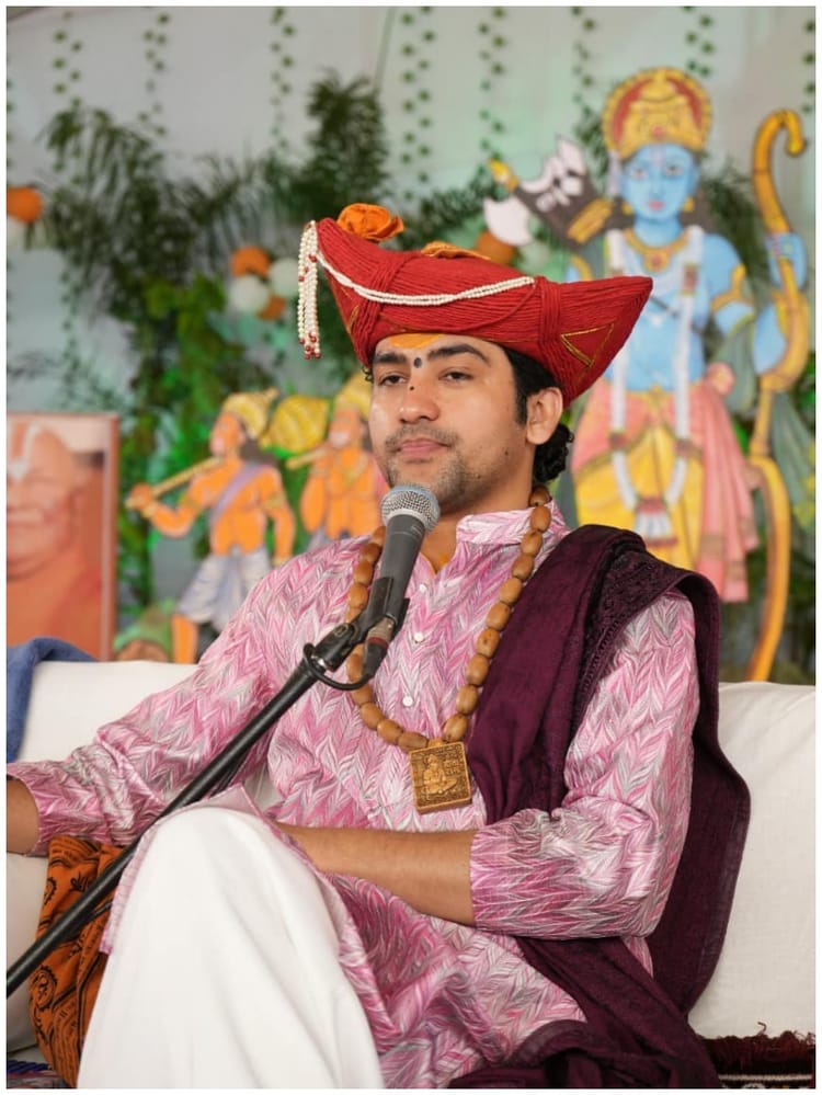 Gwalior Youth Abused Dhirendra Kumar Shastri Video Went Viral On Social ...