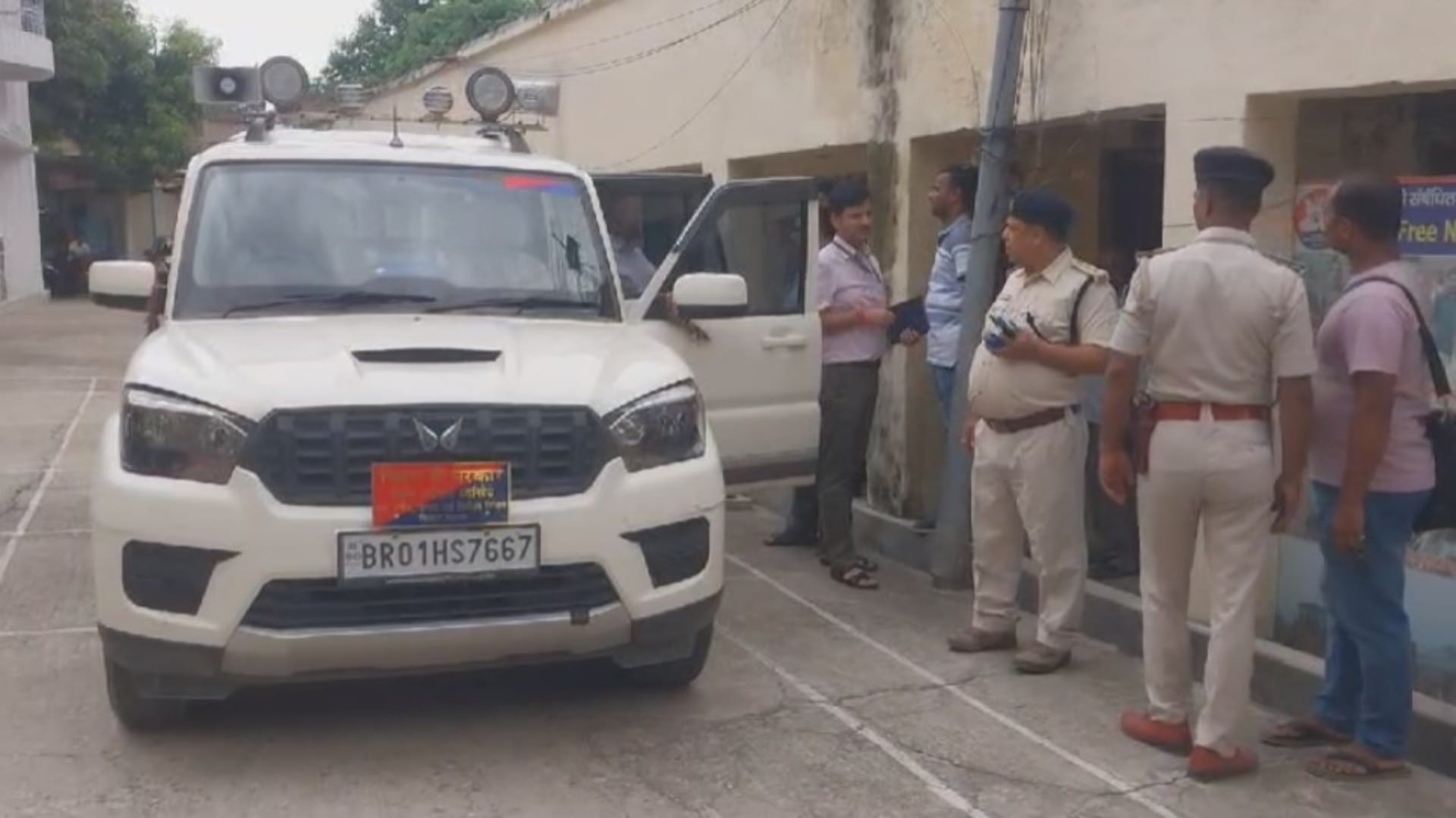 Bihar: Siwan Police Accused Of Selling Liquor, Questioned For Several ...