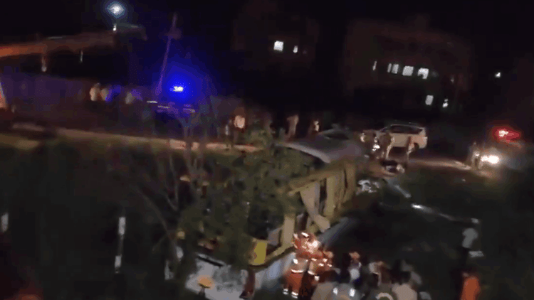 Etawah Accident:इटावा में आगरा-लखनऊ एक्सप्रेसवे पर बड़ा हादसा, स्लीपर ...