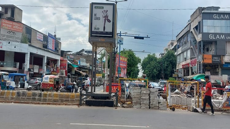 Agra News:सिकंदरा-बोदला मार्ग पर नई व्यवस्था बनी आफत, सुबह-शाम फंस रहे ...