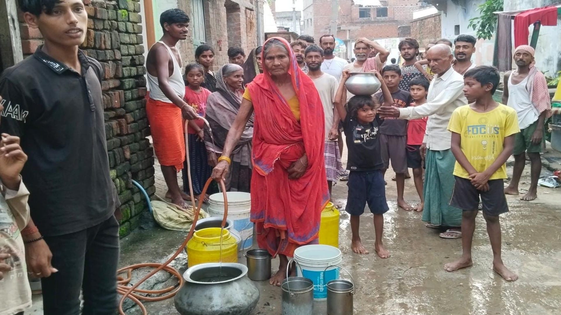 Bihar News:नालंदा में महीने भर से पानी की किल्लत से जूझ रहे ग्रामीण, नल ...