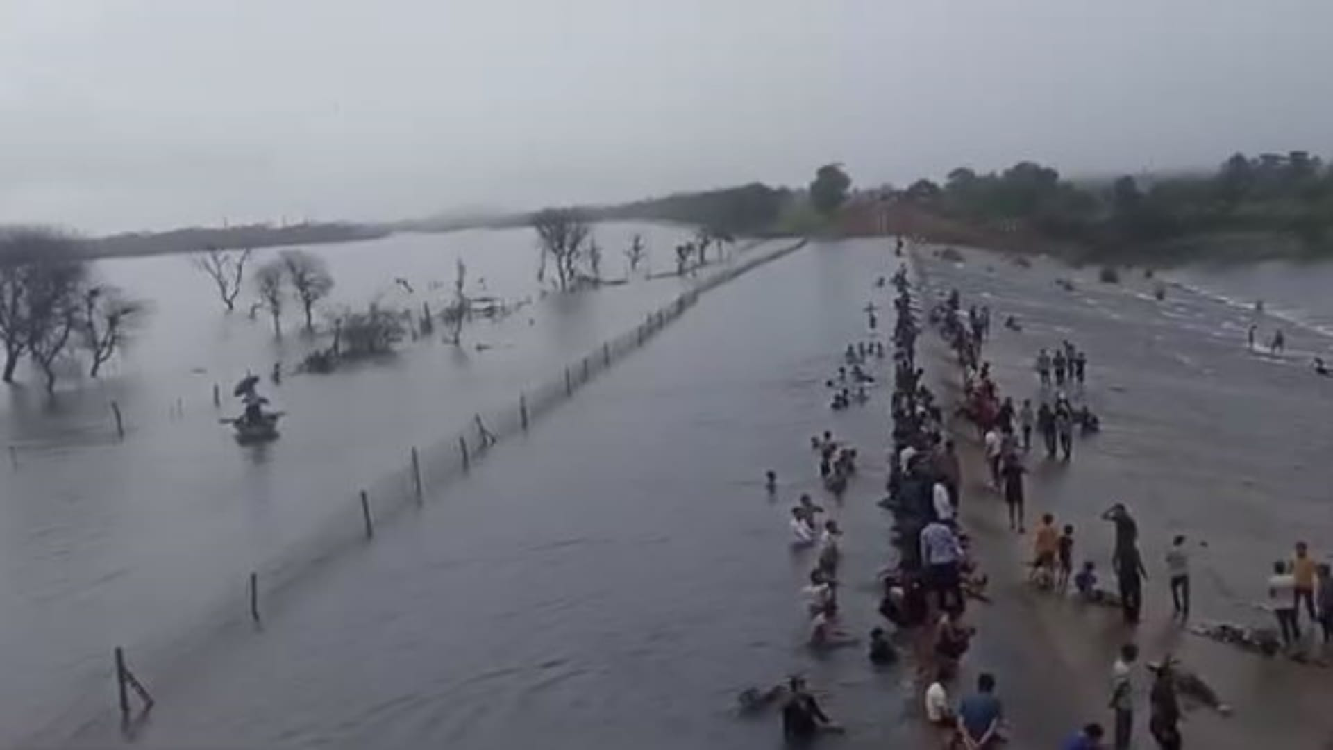 Rajasthan Weather Update:जयपुर में 3 घंटे से मूसलाधार, आपदा प्रबंधन ...