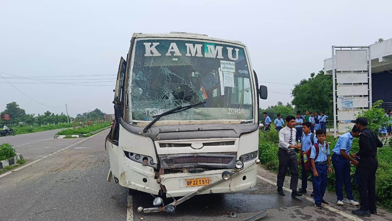 10 Students Injured In When Two Buses Colloid In Gonda. - Amar Ujala Hindi News Live - Gonda ...
