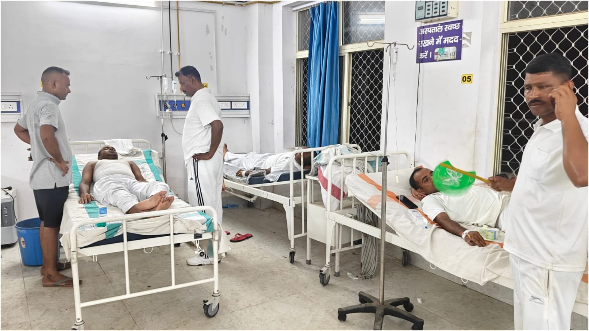 Bihar News :विशेष सशस्त्र पुलिस कैंप में खाना खाते ही 200 प्रशिक्षु ...