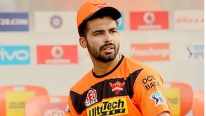 Barinder Sran:धोनी की कप्तानी में डेब्यू करने वाले खिलाड़ी ने लिया ...