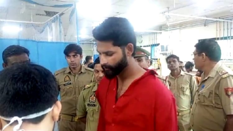 Amu:लाइब्रेरी कैंटीन मैदान में छात्रों के दो गुटों में टकराव, मारपीट ...