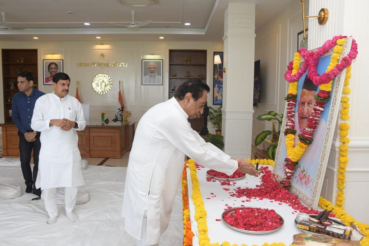 Bhopal:मुख्यमंत्री मोहन यादव के पिता के निधन पर कमलनाथ पहुंचे सीएम हाउस ...