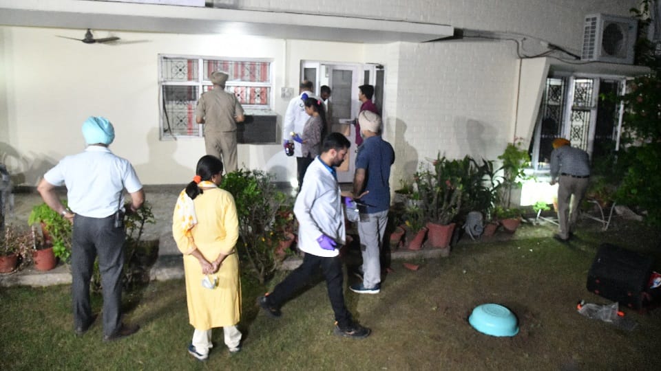 चंडीगढ़ में धमाका:जिस कोठी नंबर-575 में फेंके गए हैंड ग्रेनेड, पंजाब के ...