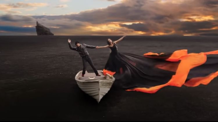 Once Srk Life Saved By Kajol From Falling Off A Waterfall While ...