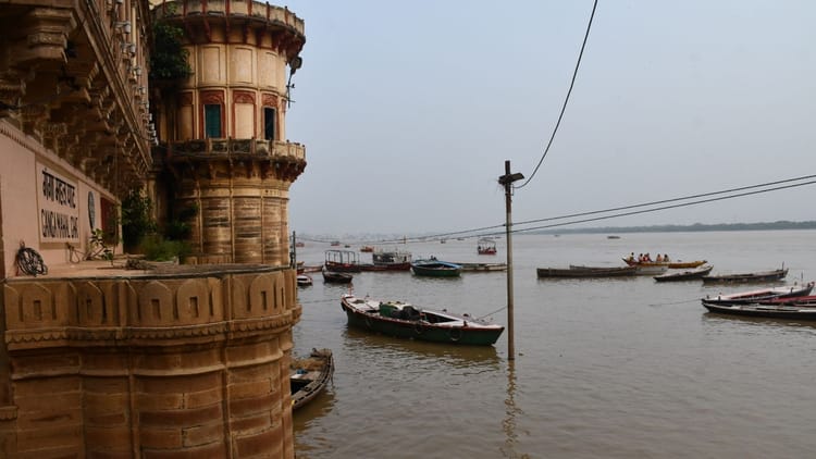 Varanasi News Now Qr Codes Radium Installed On Boats Nagar Nigam Given ...