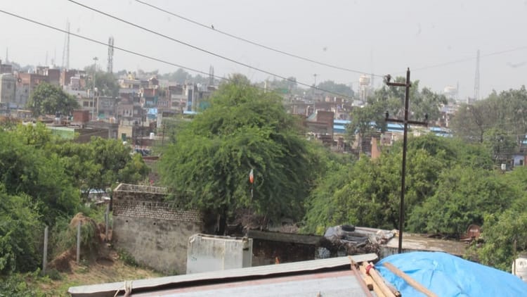 Illegal House Construction In Hathras Fort Complex - Amar Ujala Hindi ...