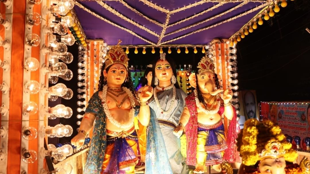 Indore Jhanki Live:झांकियों में गजब का उत्साह, बालिकाओं का शौर्य देखते ...