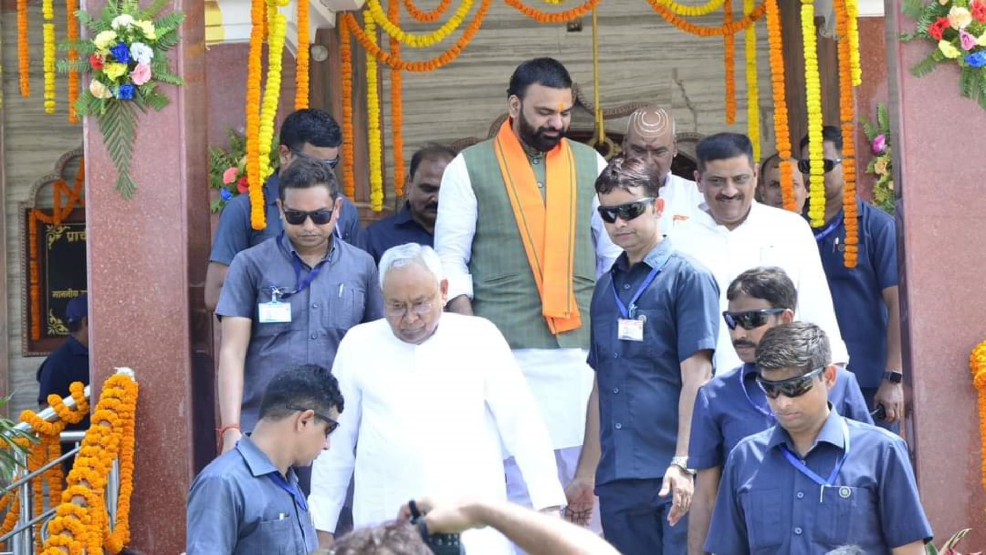 Saharsa: In Vishahara Temple, Instead Of Brahmins, People Of Barber Community Perform Worship ...