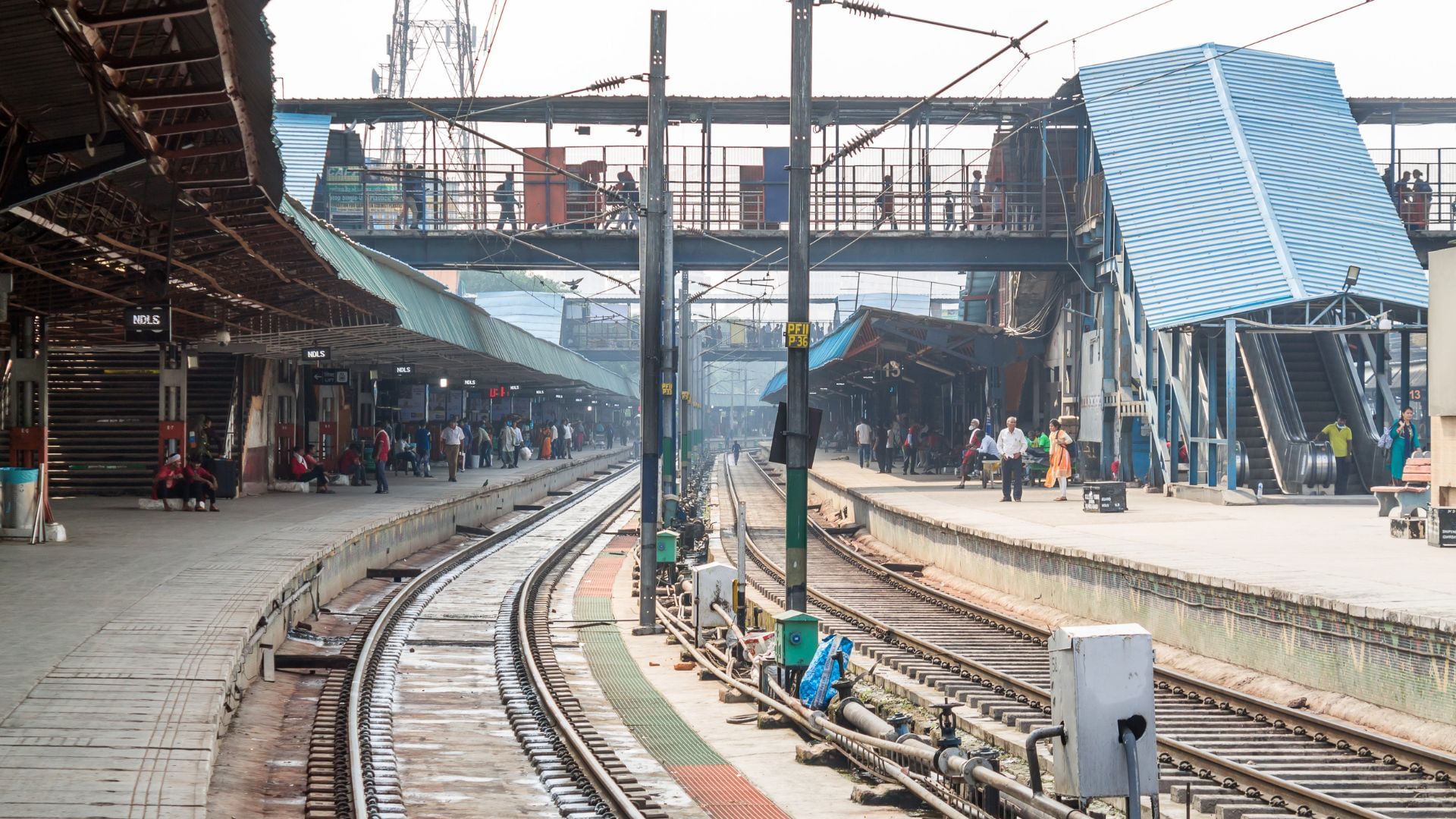 Know About The Country Largest Railway Station Howrah Junction In Hindi ...