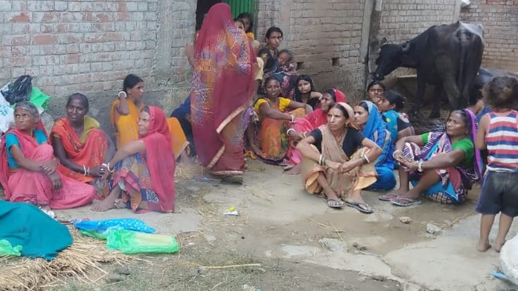 Bihar News:जमुई के सिकंदरा में कार्यक्रम के दौरान छज्जा गिरने से दो लोग ...