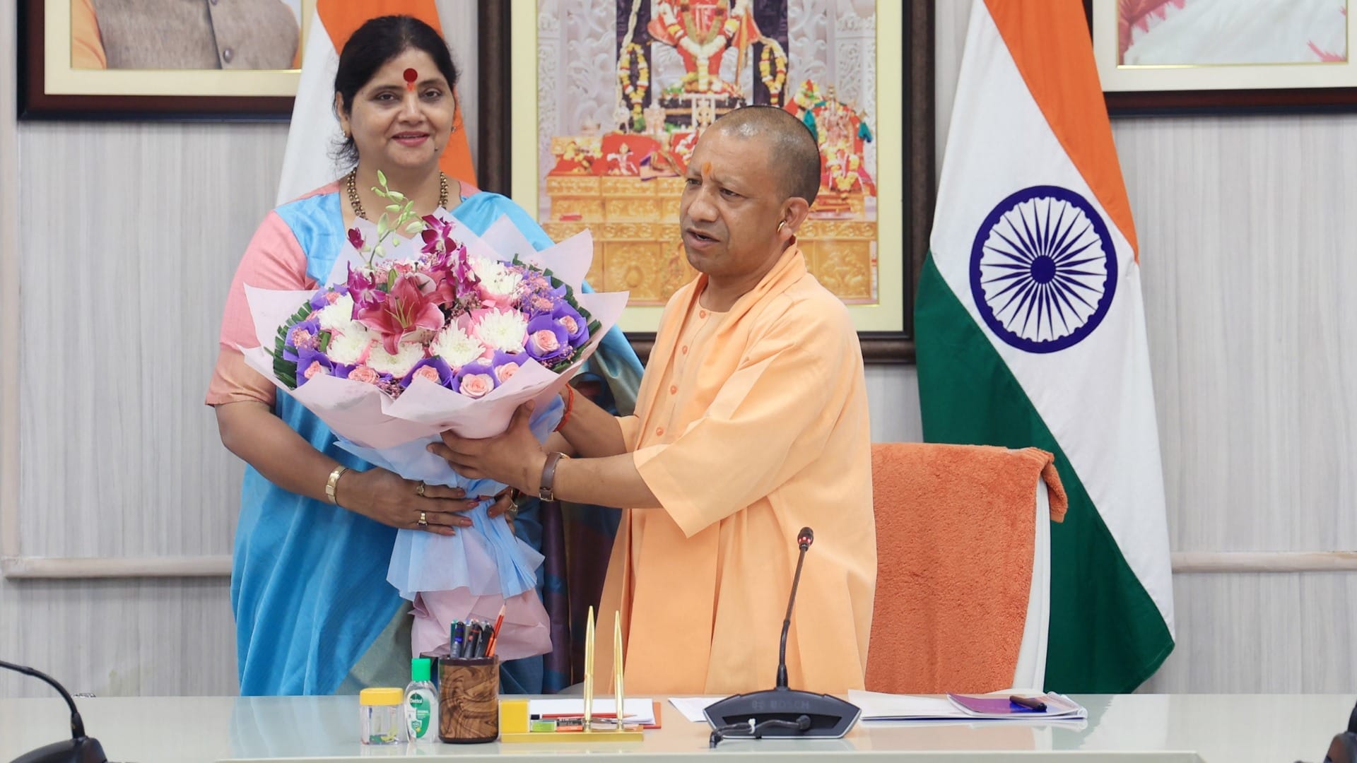 Up:सीएम योगी ने राज्य महिला आयोग के पदाधिकारियों के साथ की बैठक, दी ...